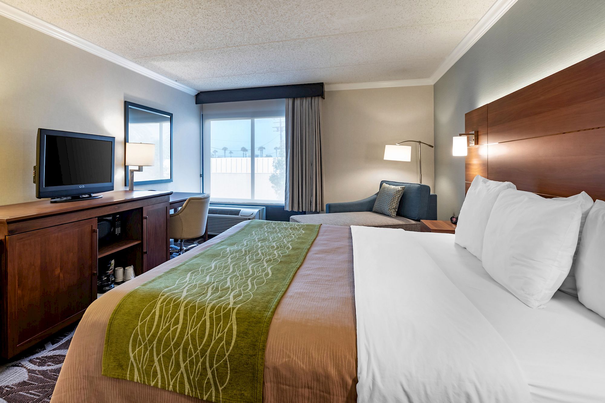Photo Gallery - Comfort Inn & Suites Anaheim
